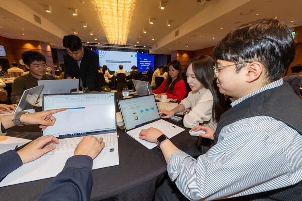 KT 액셀러레이터 TF 출범…2030세대 직원들이 주도하는 AX - 포인트경제